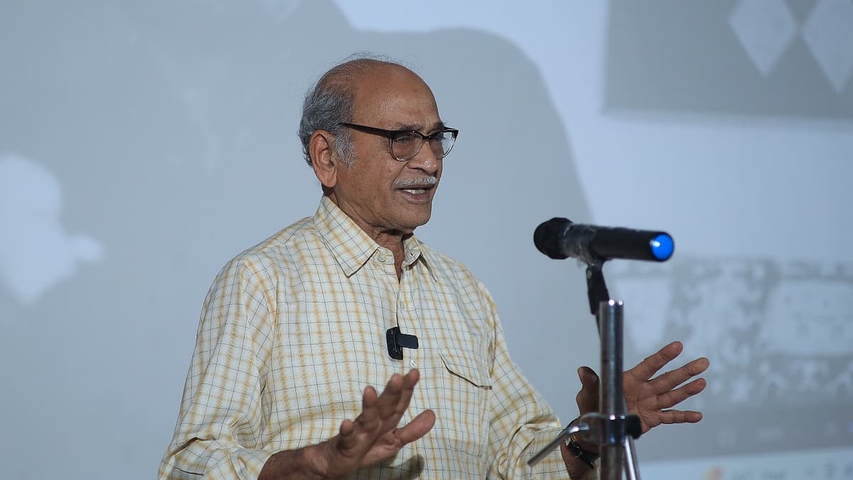 ‘நவீன ஓவியம்’ என்றால் என்ன?'- ஓவிய கண்காட்சியில் விளக்கமளித்த ஓவியர் ...