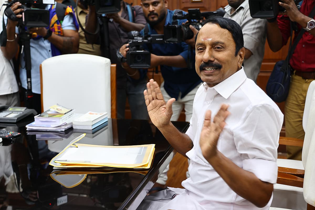 TVK: செங்கோட்டையன் - விஜய் சந்திப்பு; பனையூரில் அரசியல் விஜப்பிக்கள் ...