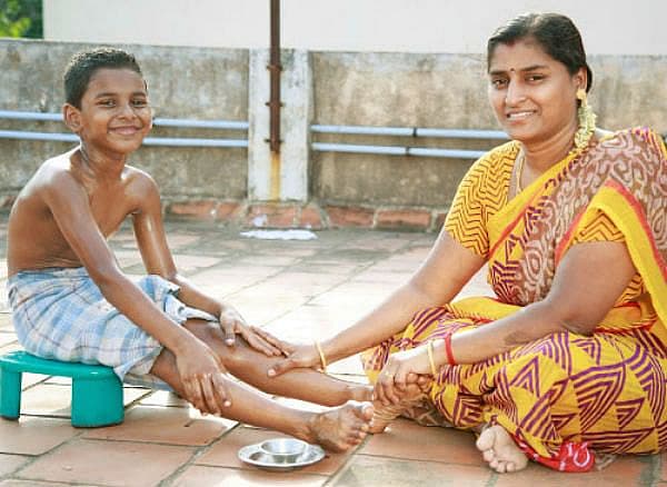 எண்ணெய்க் குளியல்... எது சரி... யார், எப்படி எடுக்கலாம்? மருத்துவ ...