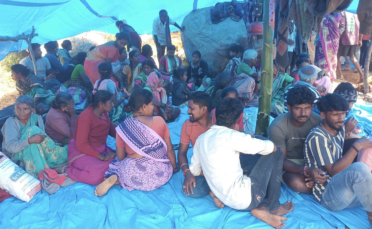 ``குவாரிகளோட அத்துமீறலால வாழவே முடியலை..." - கிராமத்தைவிட்டு வெளியேறிய ...