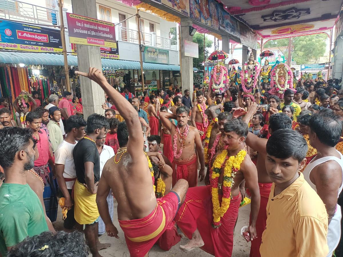 குலசை தசரா திருவிழா: கொடியேற்றத்துடன் தொடக்கம்; 24-ம் தேதி மகிஷாசூரவதம் ...