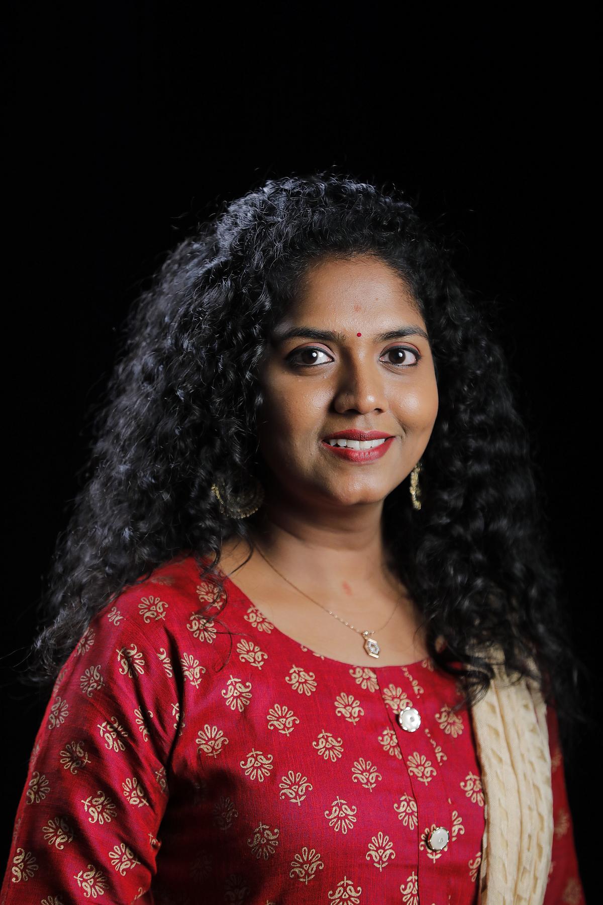 நீயா நானா: ` நான் மெனக்கிட்டு ஸ்ரேயா கோஷலை இமிடேட் பண்ணல; அதனால எனக்கு ...