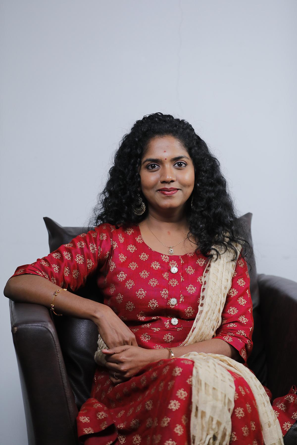 நீயா நானா: ` நான் மெனக்கிட்டு ஸ்ரேயா கோஷலை இமிடேட் பண்ணல; அதனால எனக்கு ...