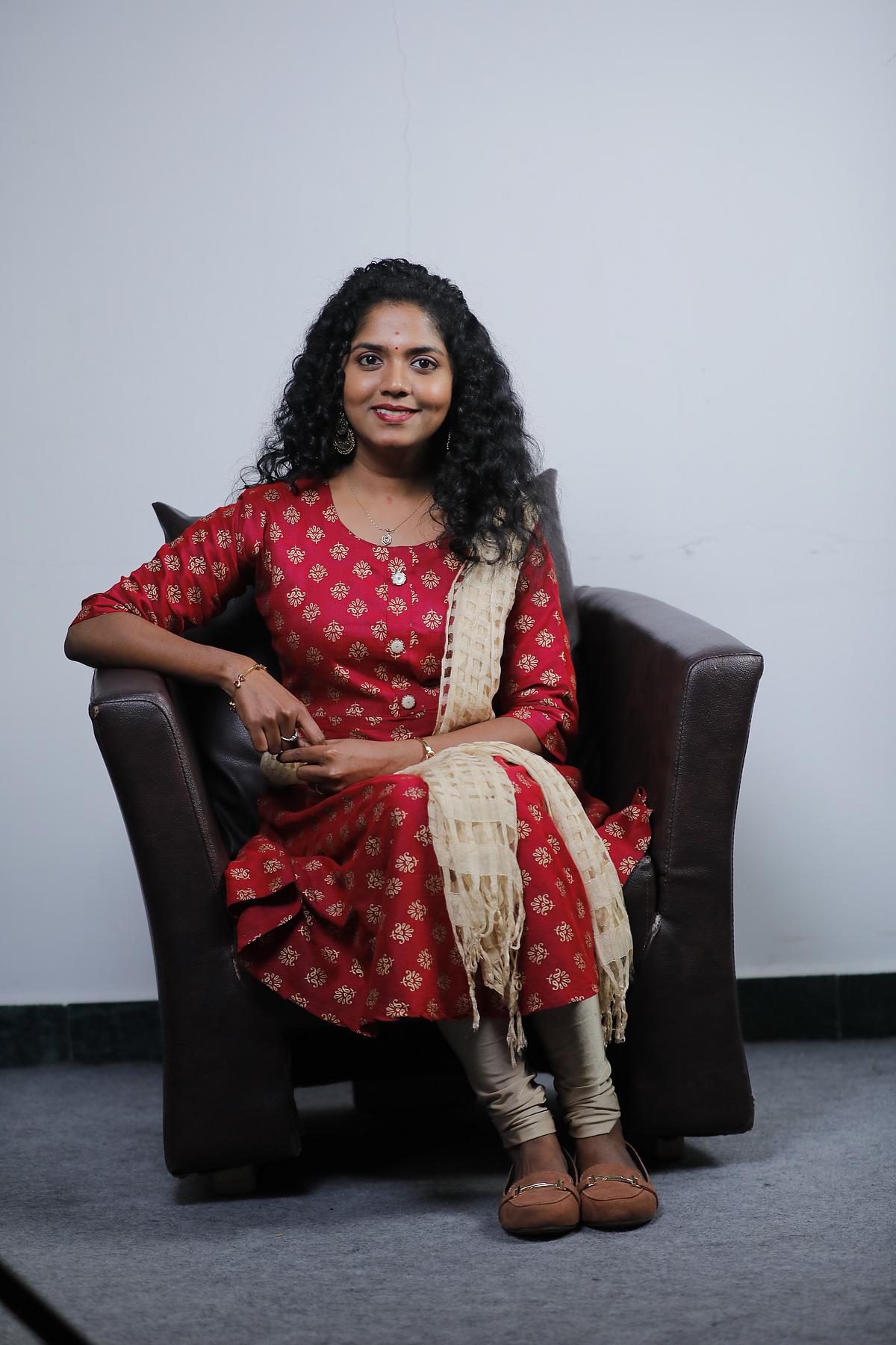 நீயா நானா: ` நான் மெனக்கிட்டு ஸ்ரேயா கோஷலை இமிடேட் பண்ணல; அதனால எனக்கு ...