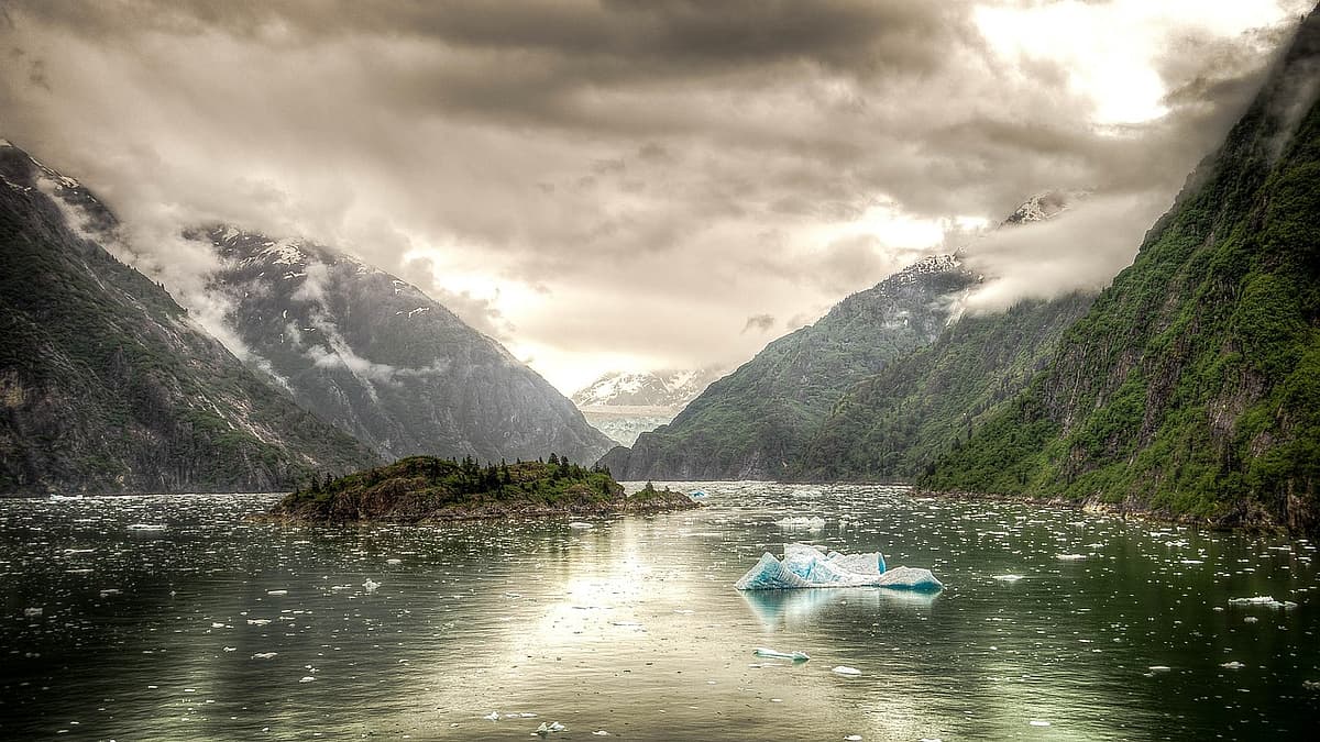 Travel : அந்நியமான மண்ணிலும் இறைவனின் வடிவம்! - அலாஸ்கா பனி மலையின் பேரழகு | My vikatan travel ...