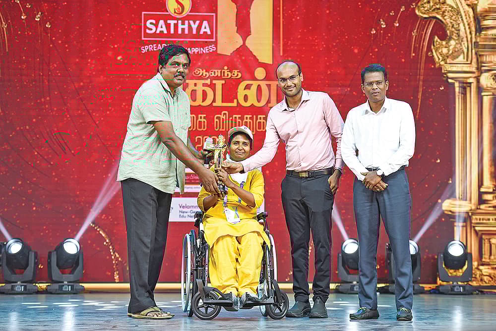 Junior Vikatan - 04 May 2025 - மகிழ்ச்சி... நெகிழ்ச்சி... எழுச்சி..!- 2024 ஆனந்த விகடன் ...