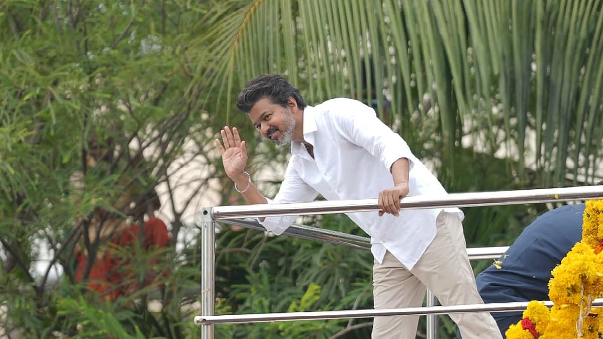 தமிழக வெற்றிக் கழகம் விஜய் : வெளிநாட்டு முதலீடா? வெளிநாட்டில் முதலீடா ...