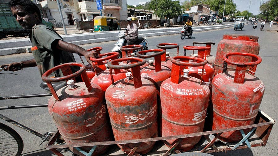 ஆட்டோ LPG–வீட்டு LPG விவாதம்: பெட்ரோல் பங்குகளில் நீண்ட வரிசை|LPG Panic ...