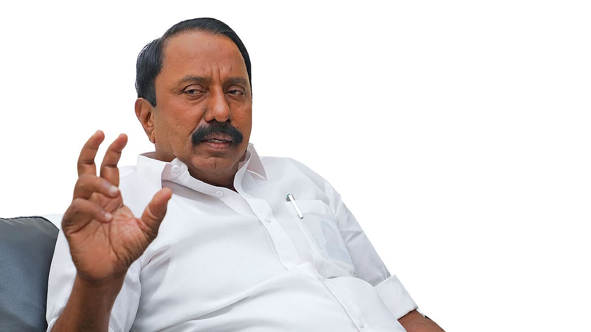 ’நிதித்துறை அமைச்சர் பொறுப்பு மாற்றப்பட்டது ஏன்?’ – செங்கோட்டையன் ...