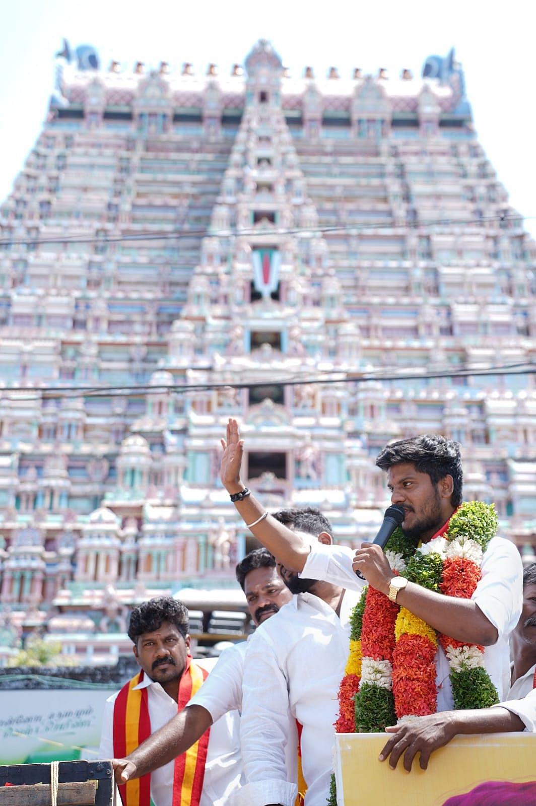 8-ம் வகுப்பு முதல் ரசிகர்; விஜய்யைக் கவர்ந்த பேச்சு திறமை ...