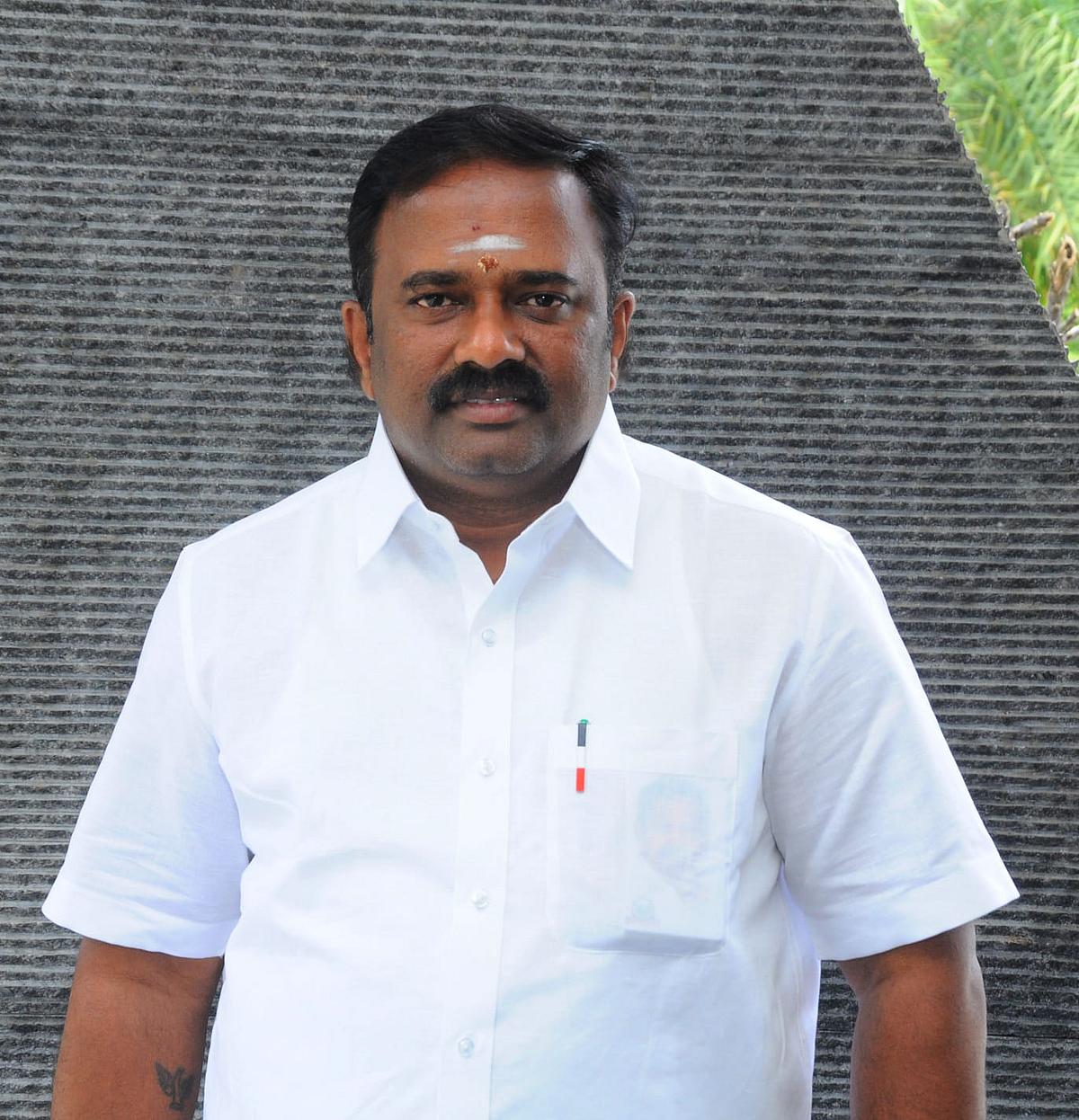 ADMK: எம்‌.எல்.ஏ பதவியை ராஜினாமா செய்த தாராபுரம் சத்யபாமா, பெருந்துறை ...