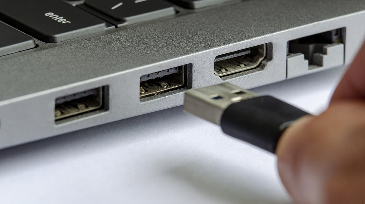 USB ஏன் ஒரு பக்கம் மட்டும் செருக முடிகிறது? இதோ தொழில்நுட்ப ரகசியம் ...
